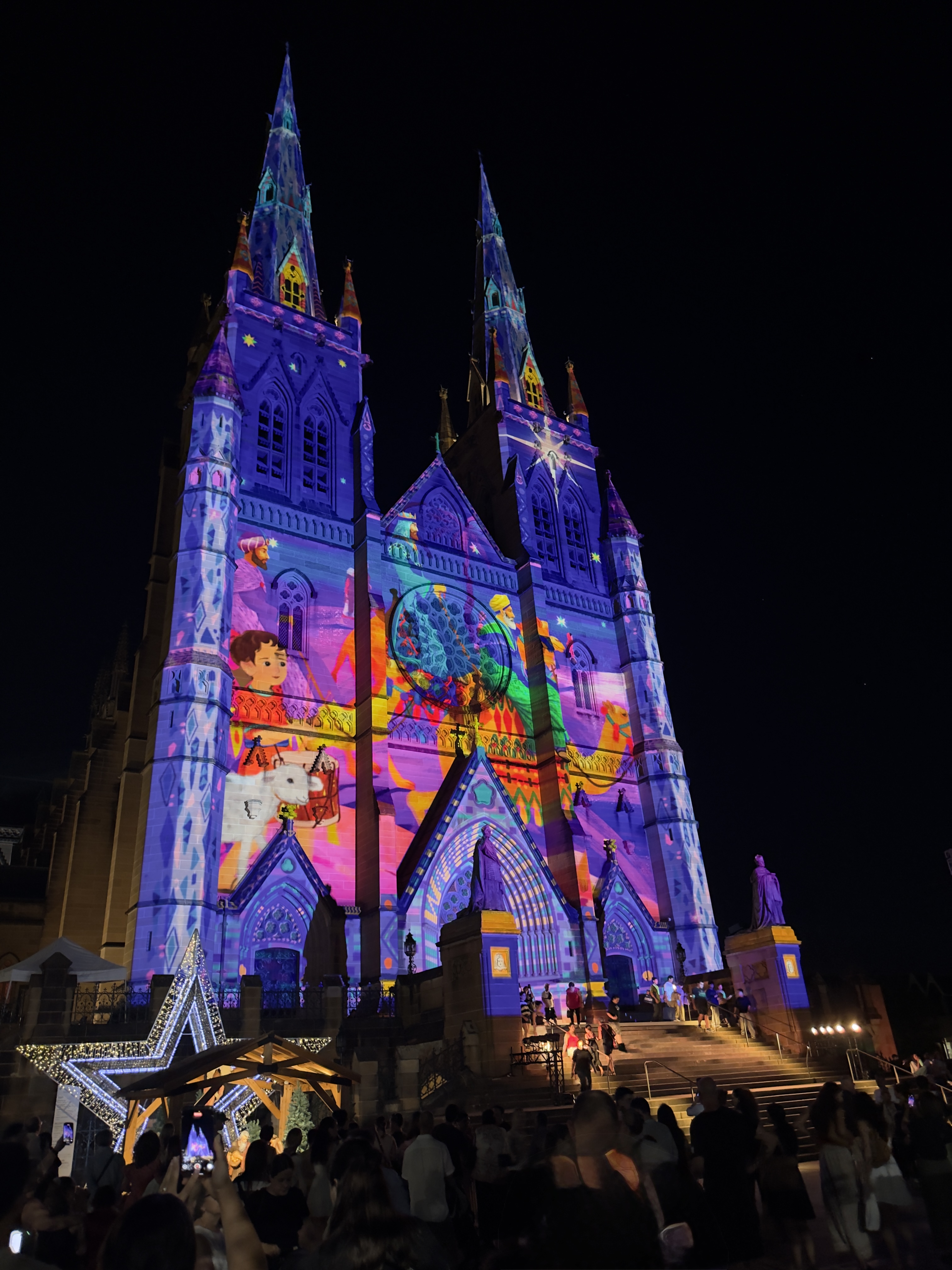 Christmas Light Show at St Mary’s Cathedral, Sydney by John Falconer ...